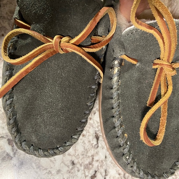 Minnie Tonka | Shoes | Minnie Tonka Sheep Skin Hard Sole Moc Grey ...